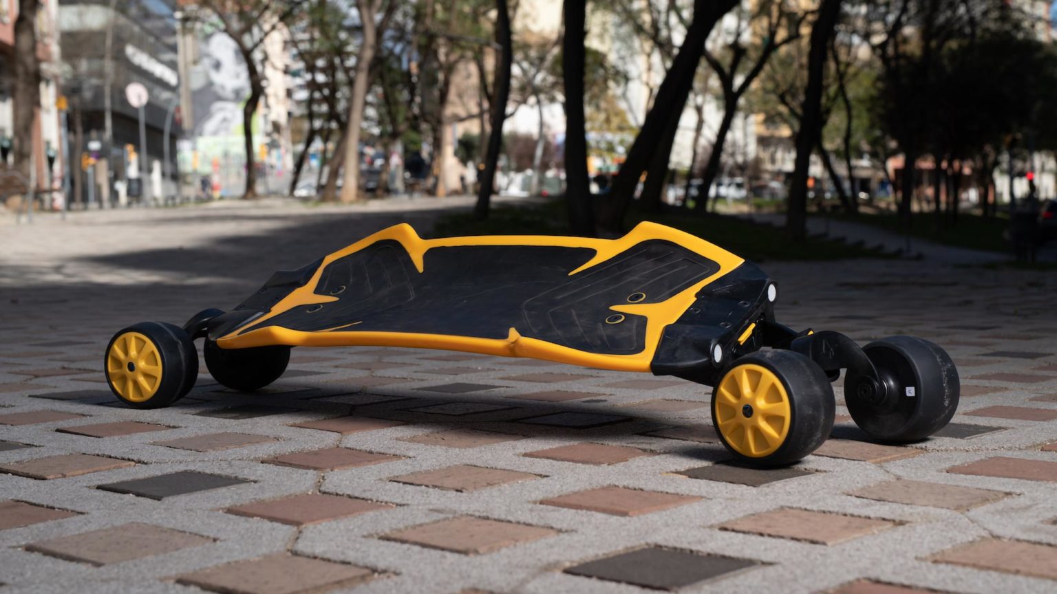Traqpod Carving Skateboard Is Like The Sports Car Of Skateboard