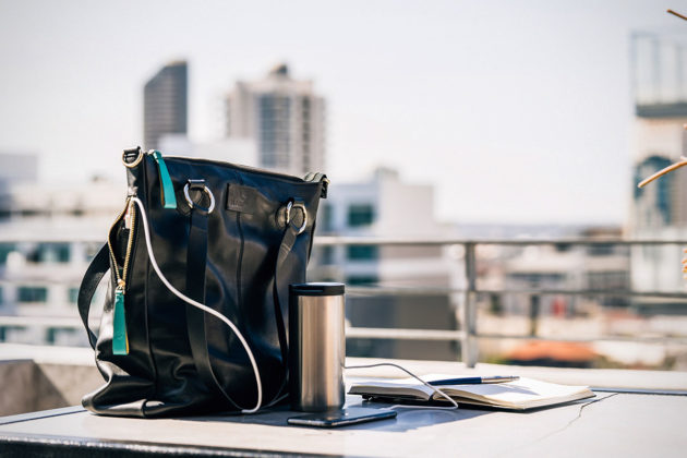 Tote Bag With Automatic Light Up Interior Is Possibly The Best Thing To ...