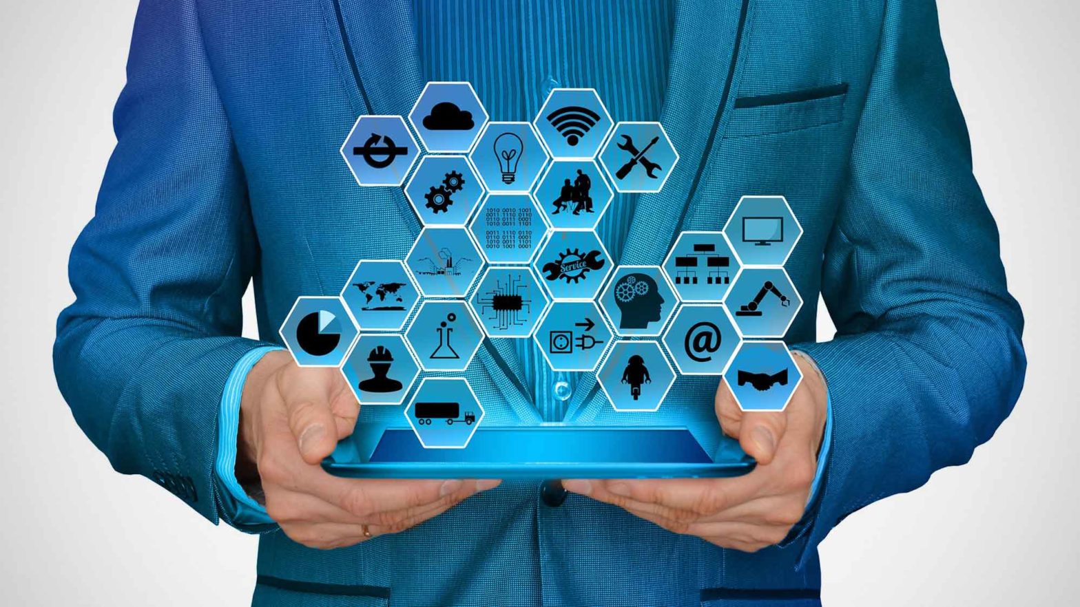 How To Use Tech To Improve The Employee Experience