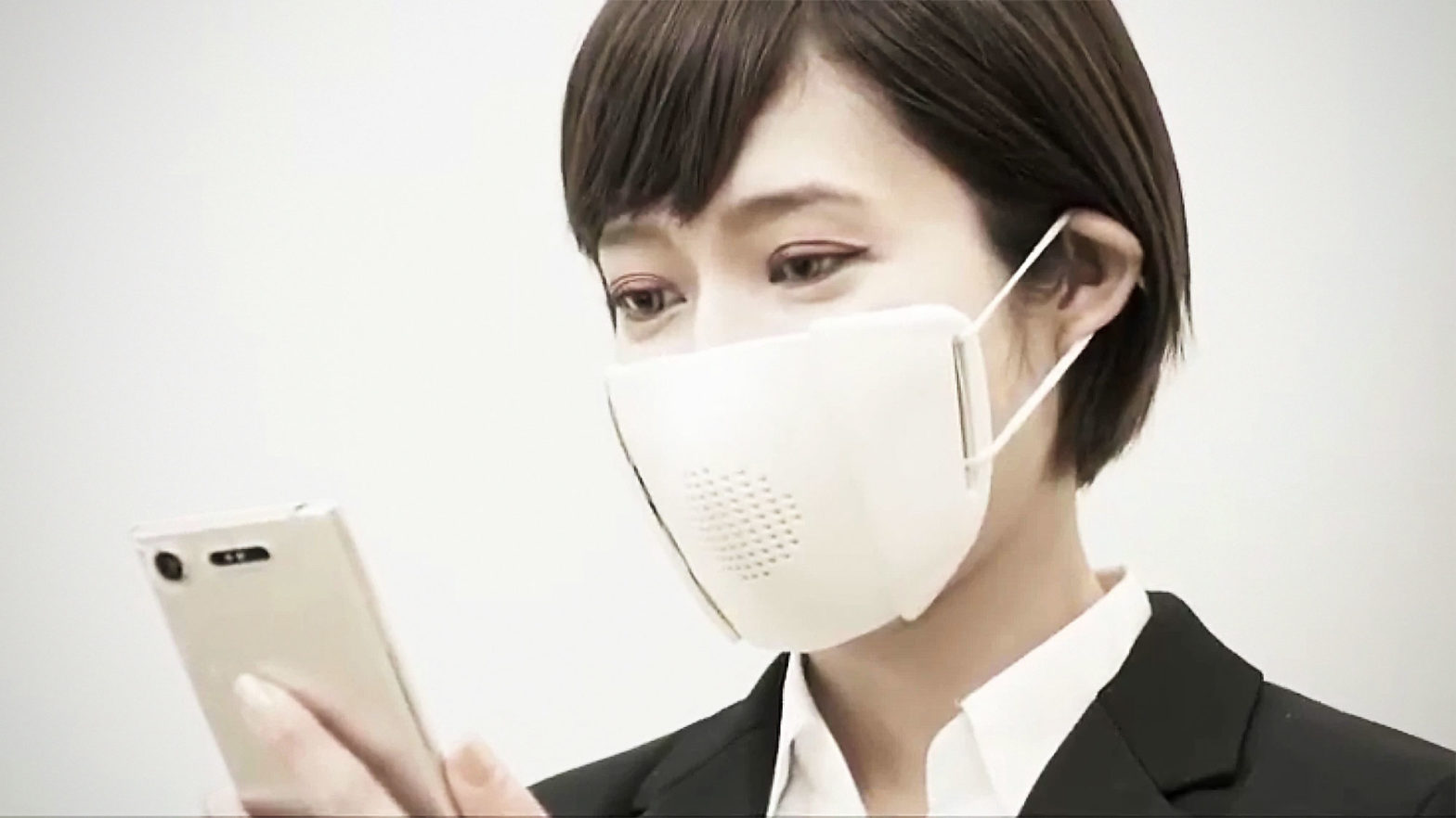 This High-tech Face Mask Works With Your Phone And Also Amplify Your ...