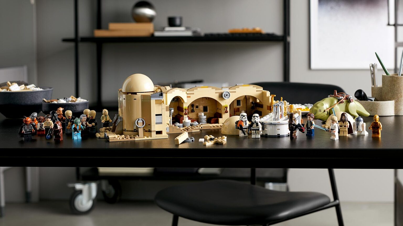 LEGO Releases Official Details Of LEGO 75290 Star Wars Mos Eisley ...