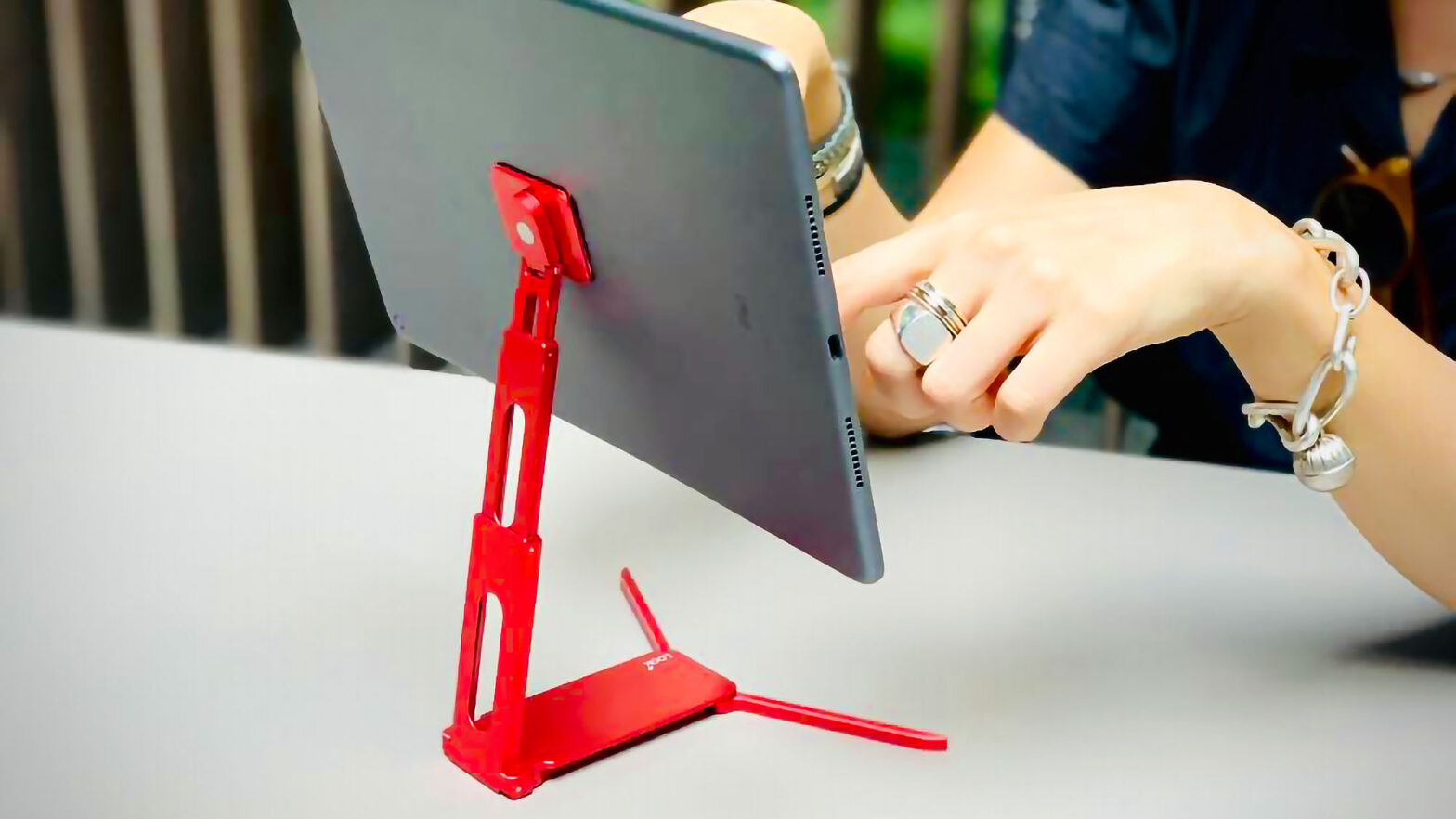 Lookstand 2.0: It Is A Phone Kickstand, A Elevating Stand And A Selfie ...