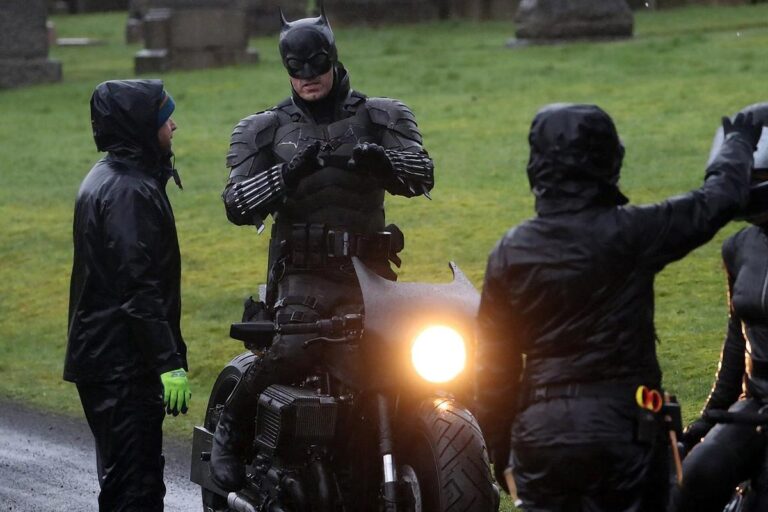 The Batcycle in Matt Reeves’ The Batman: A Hint Of The Movie's Overall ...