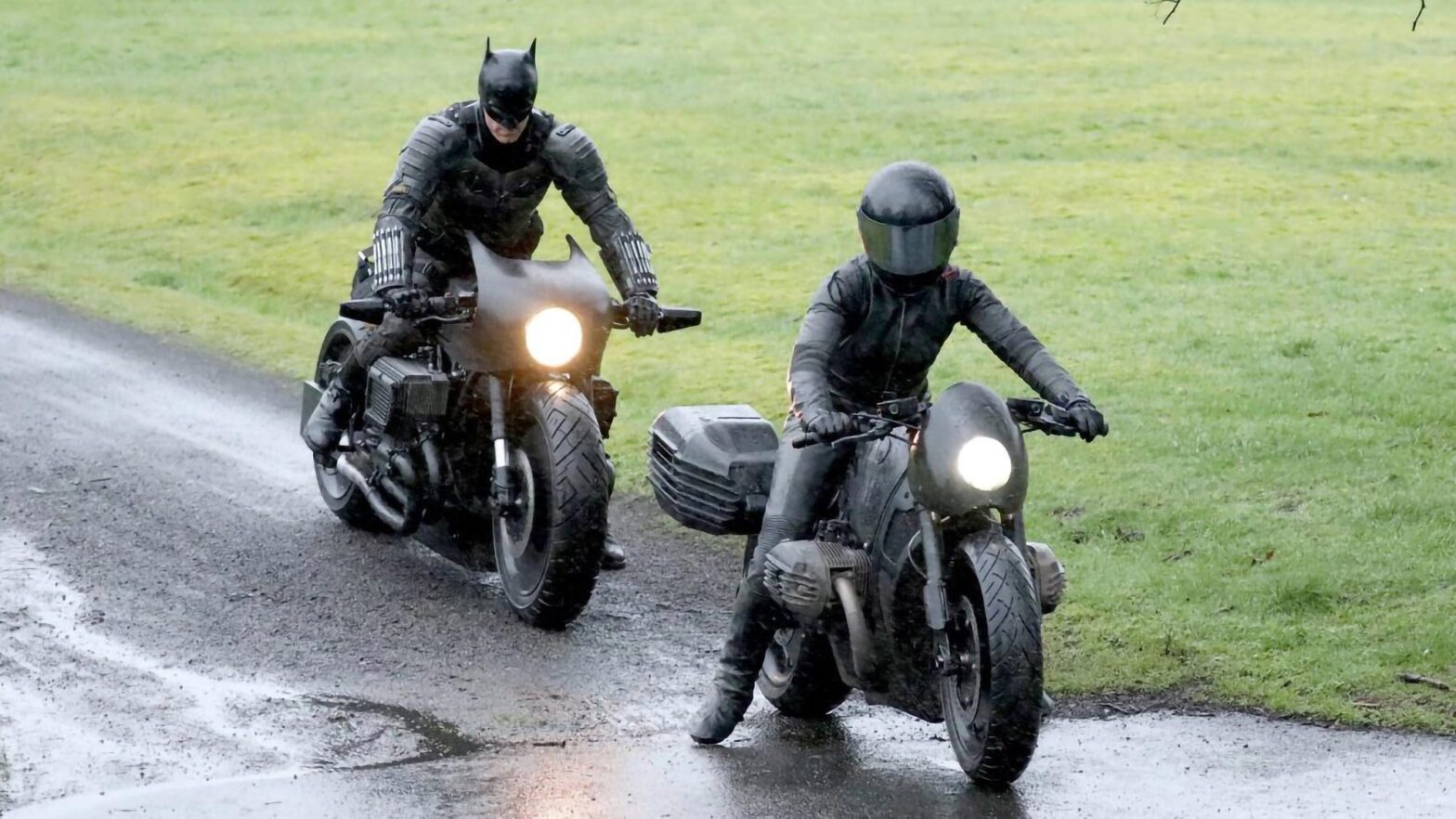 The Batcycle in Matt Reeves’ The Batman: A Hint Of The Movie's Overall ...