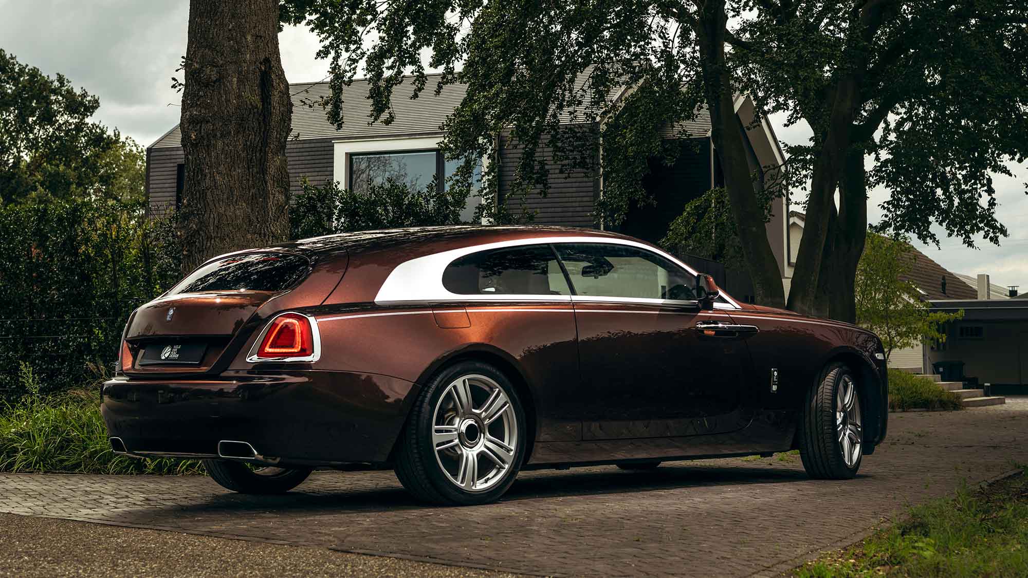 Silver Spectre Is What A Rolls-Royce Wraith Looks Like As A Shooting ...