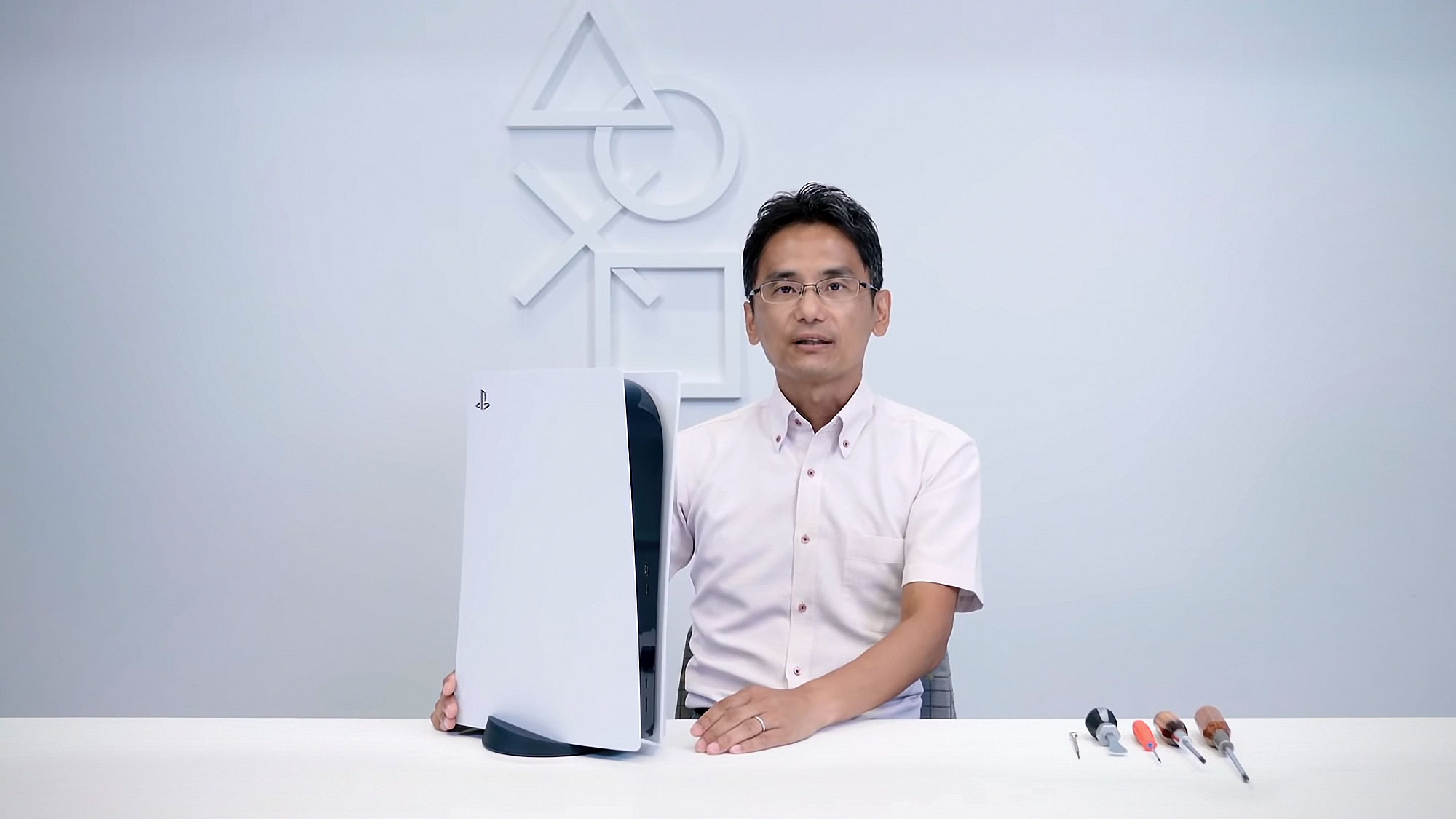 Sony Offers First Look At PS5 Innards With This Official PlayStation 5 Sony Offers First Look At PS5 Innards With This Official PlayStation 5