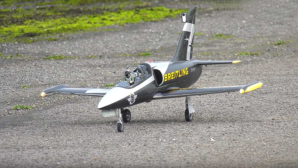 Head Tracked FPV RC Jet Pilot Lets RC Pilot Look Around When Flying ...