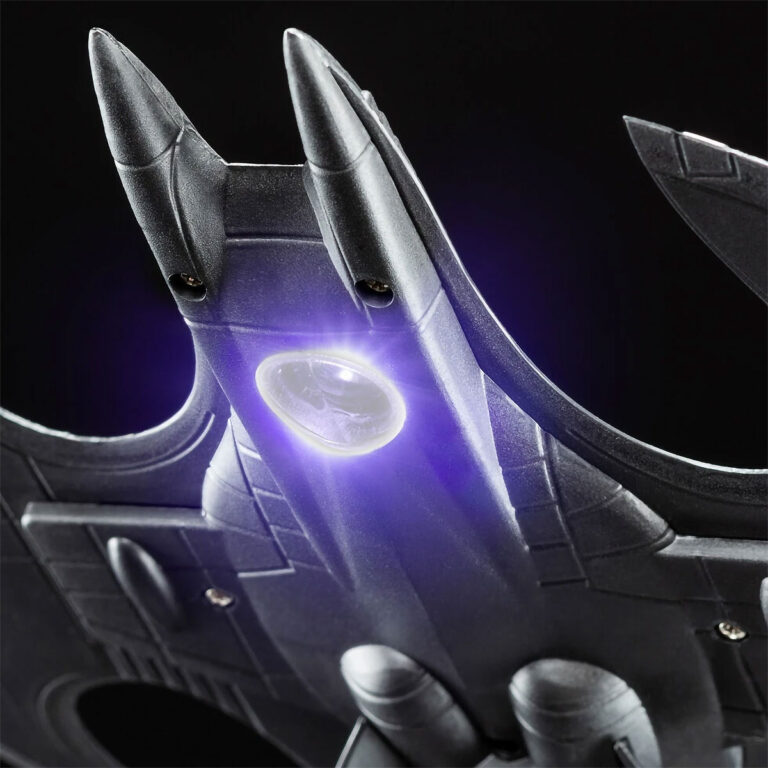 Batwing Posable Desk Light: Let Batman’s Trusty Aircraft Shine A Light ...