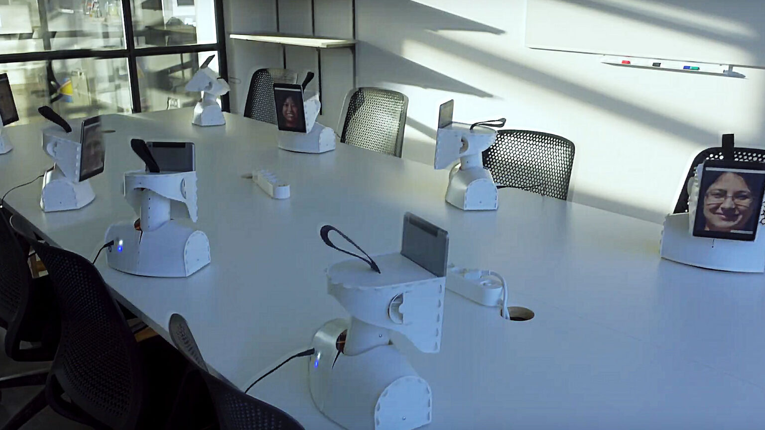 This DIY Telepresence Robot Will Turn Its Head As The Other Party Does So