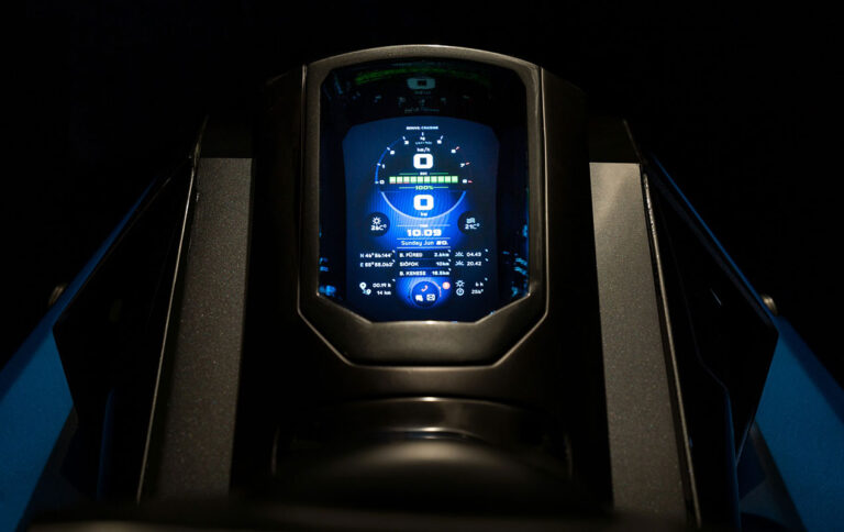 Narke GT95 Electric Jet Ski Cuts Thru The Water At 47 MPH Without The ...