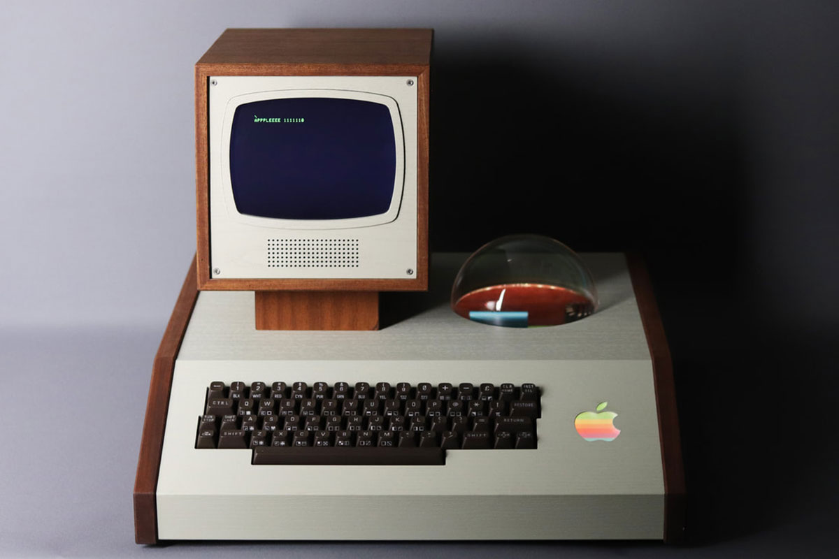 Someone Made A Custom Display For The Original 1976 Apple-1 And It Is ...