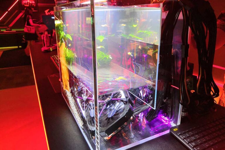 This Custom Fish Tank Personal Computer From 2017 Still Blows My Mind ...