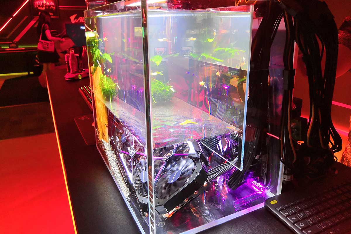 This Custom Fish Tank Personal Computer From 2017 Still Blows My Mind ...