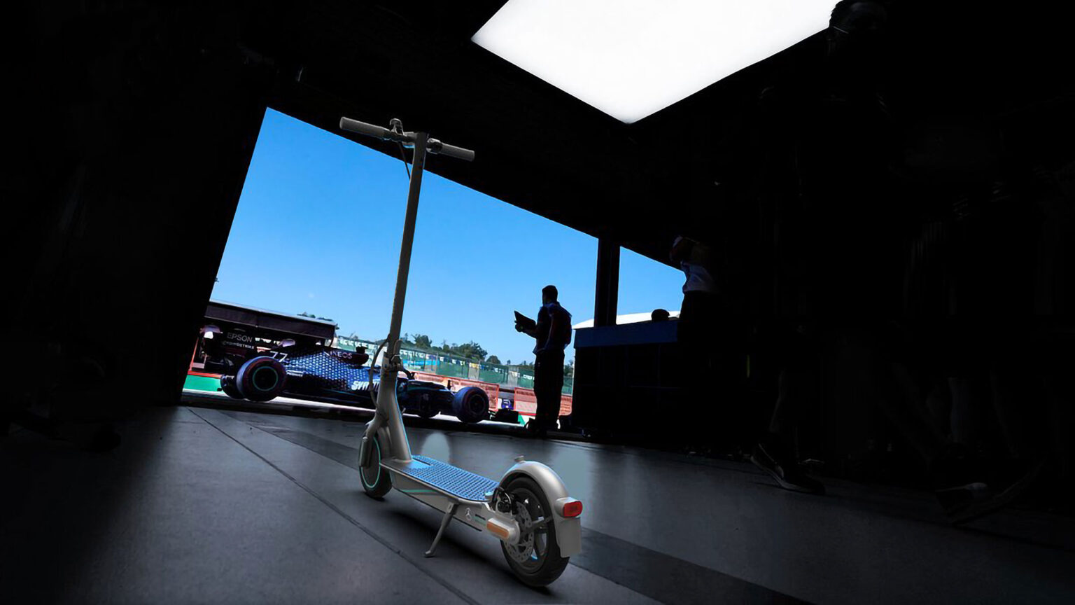 Mi Electric Scooter Pro 2 Mercedes-AMG Petronas F1 Team Edition