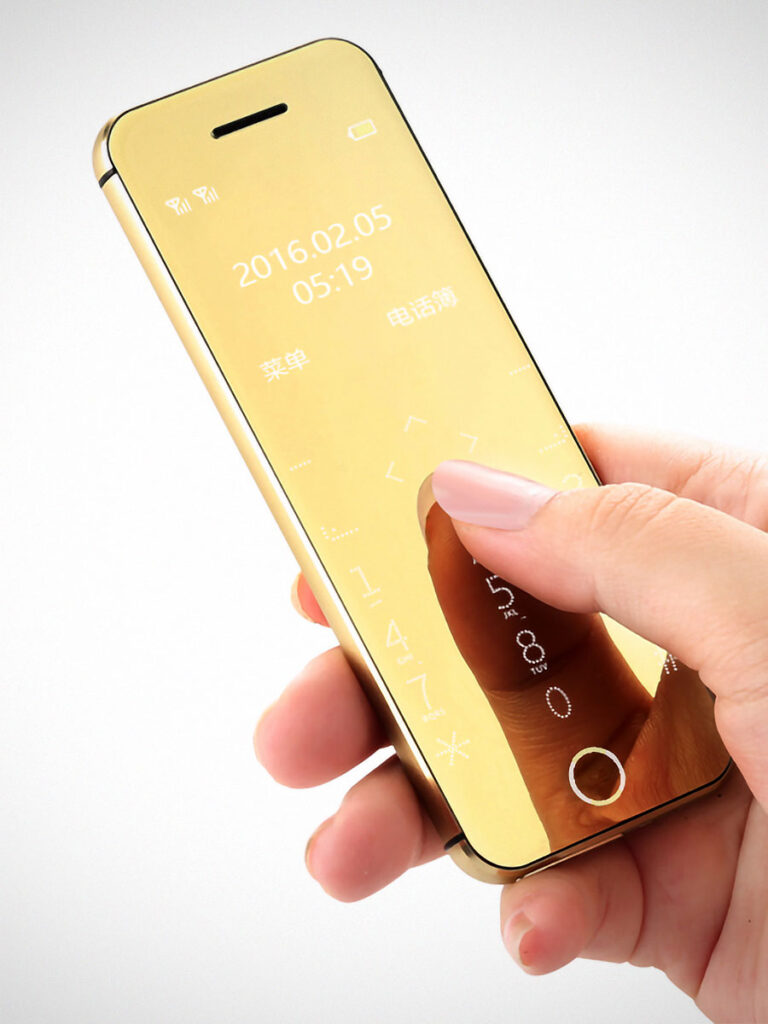 This Tiny Device Is NOT A Smartphone. It Is A "Semi Smartphone"
