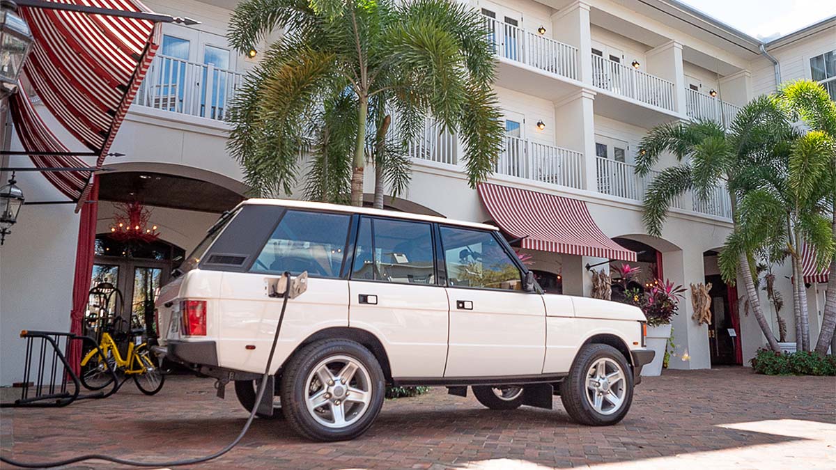 This Electric Range Rover Classic Is The World’s First Tesla-powered ...