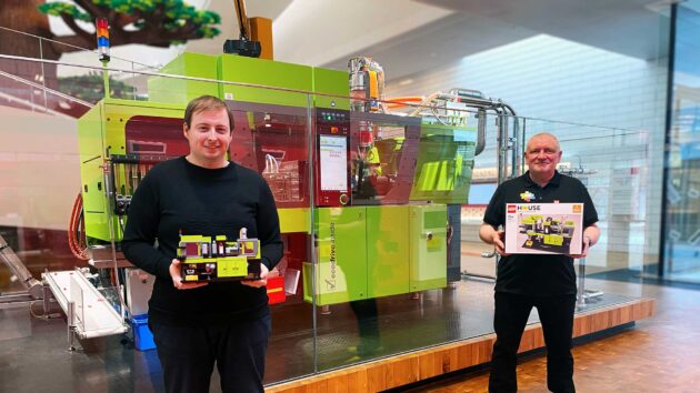 LEGO Revealed LEGO House Exclusive LEGO 40502 The Brick Moulding ...