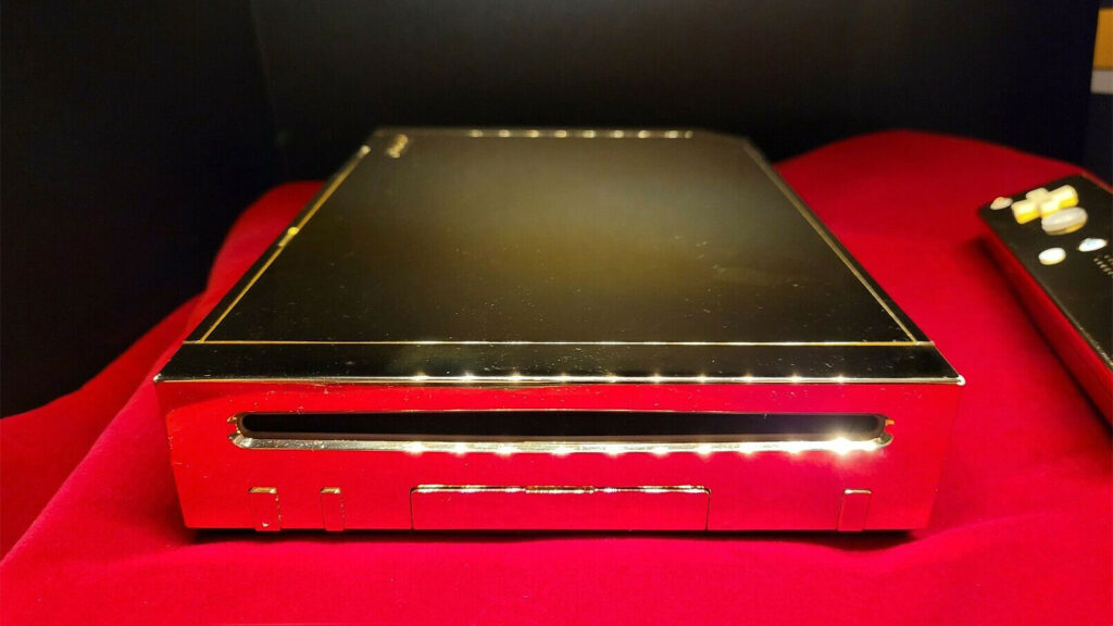 24 Karat Golden Nintendo Wii “That Was Made For The Queen” Is Up For Grab