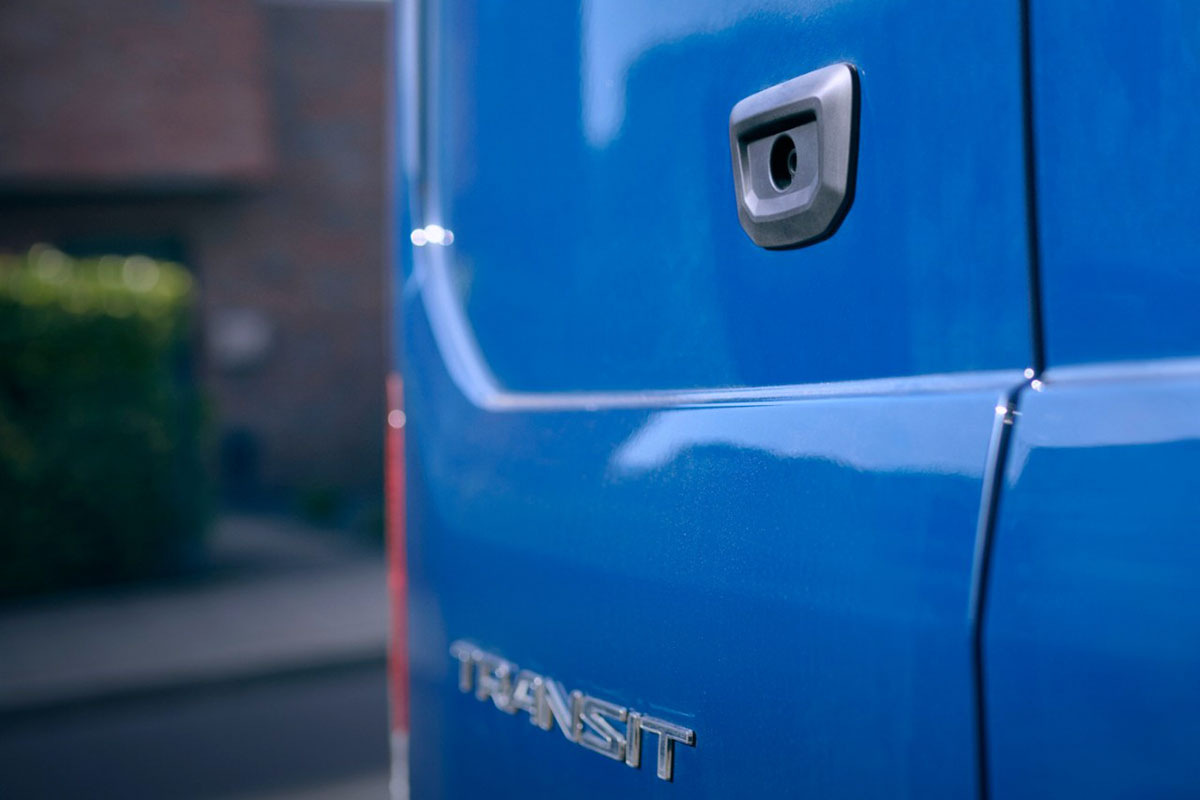 Ford Introduces High-definition Screen Rear View Mirror For Ford Transit