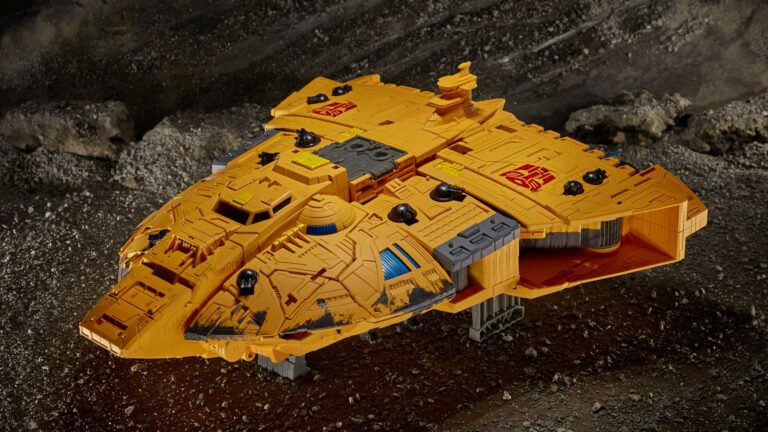 New Transformers: War For Cybertron Figures Include A 19-inch Titan ...