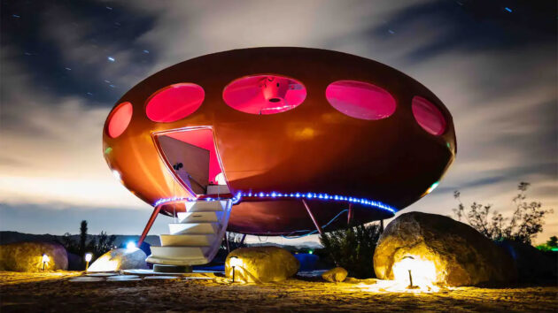 “UFO House” Futuro House Is Now Available On Airbnb. Alien Companions ...