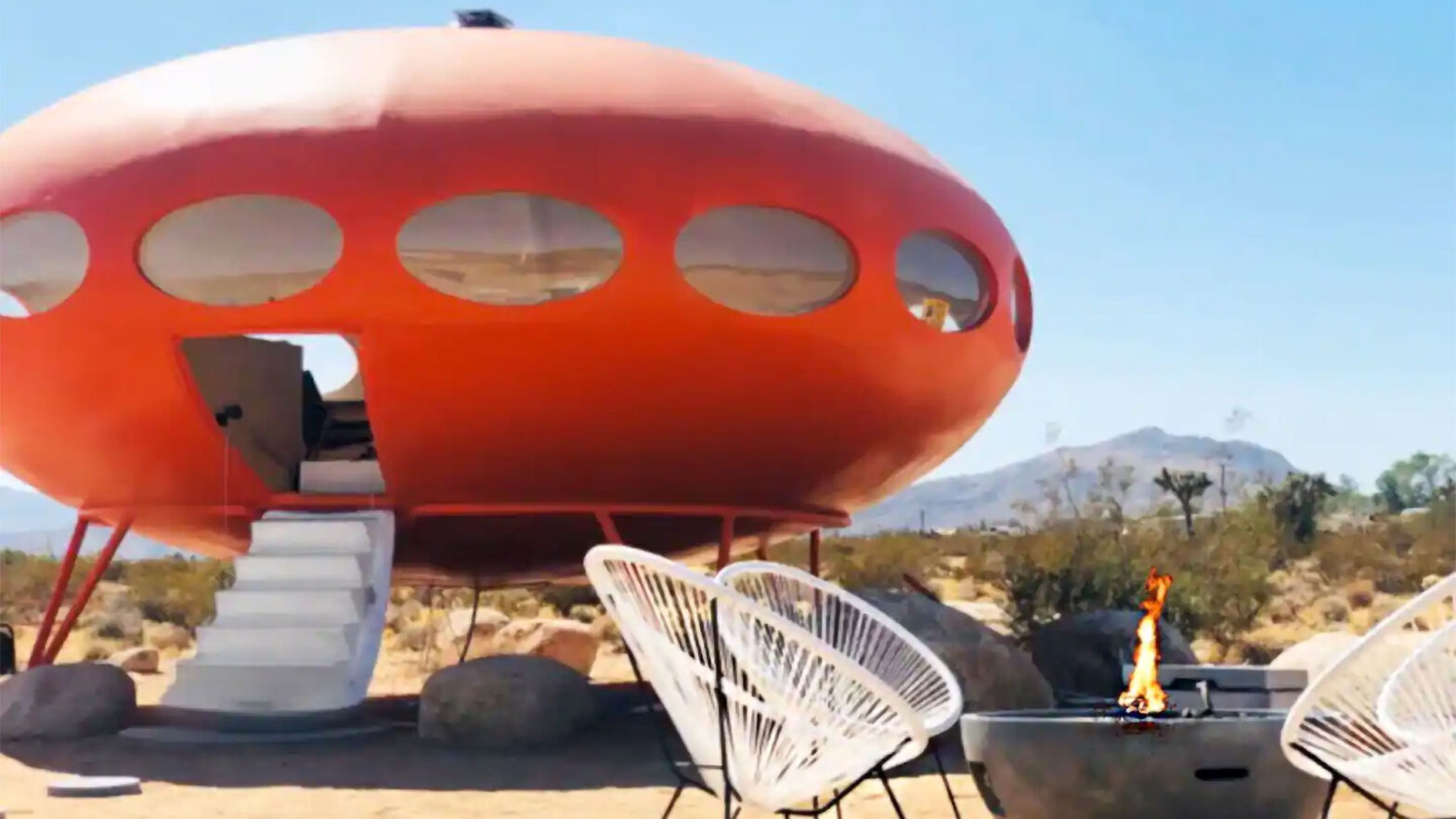 “UFO House” Futuro House Is Now Available On Airbnb. Alien Companions ...