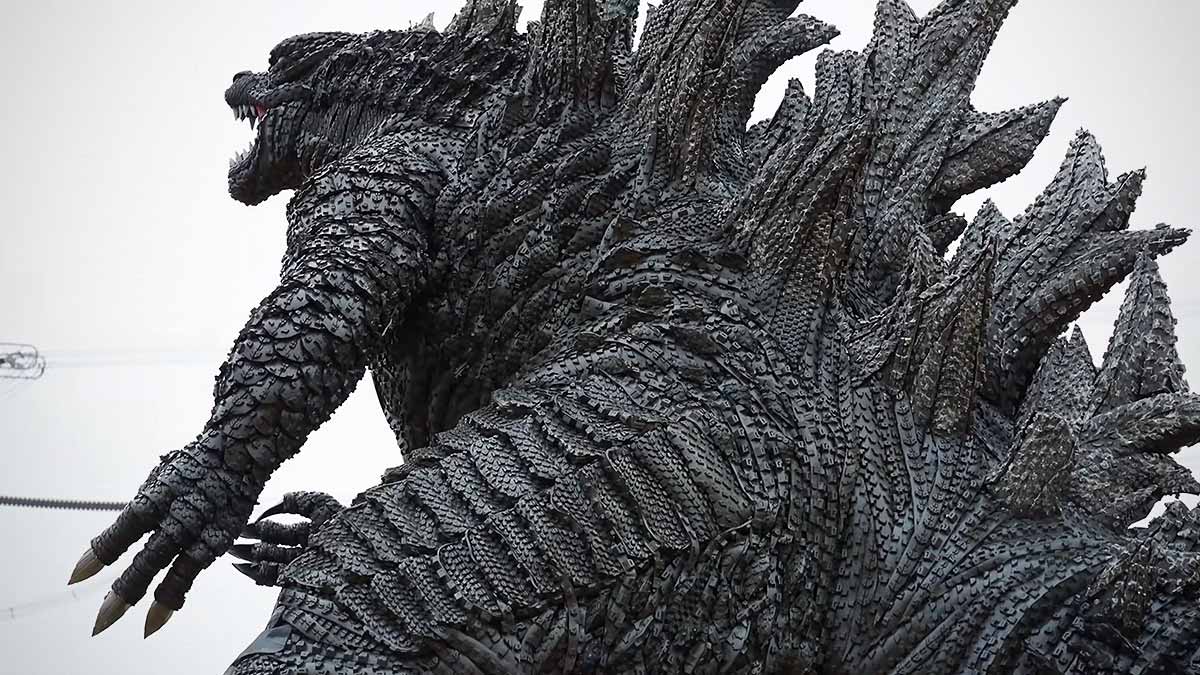 Tire Sculpture Artist Created Godzilla vs Kong Sculpture Using ...