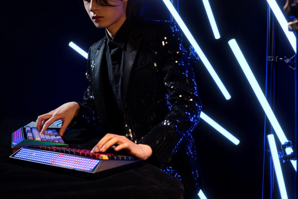Meet Cyberboard R2 Le Smoking, A US$580 Keyboard Inspired By Saint ...