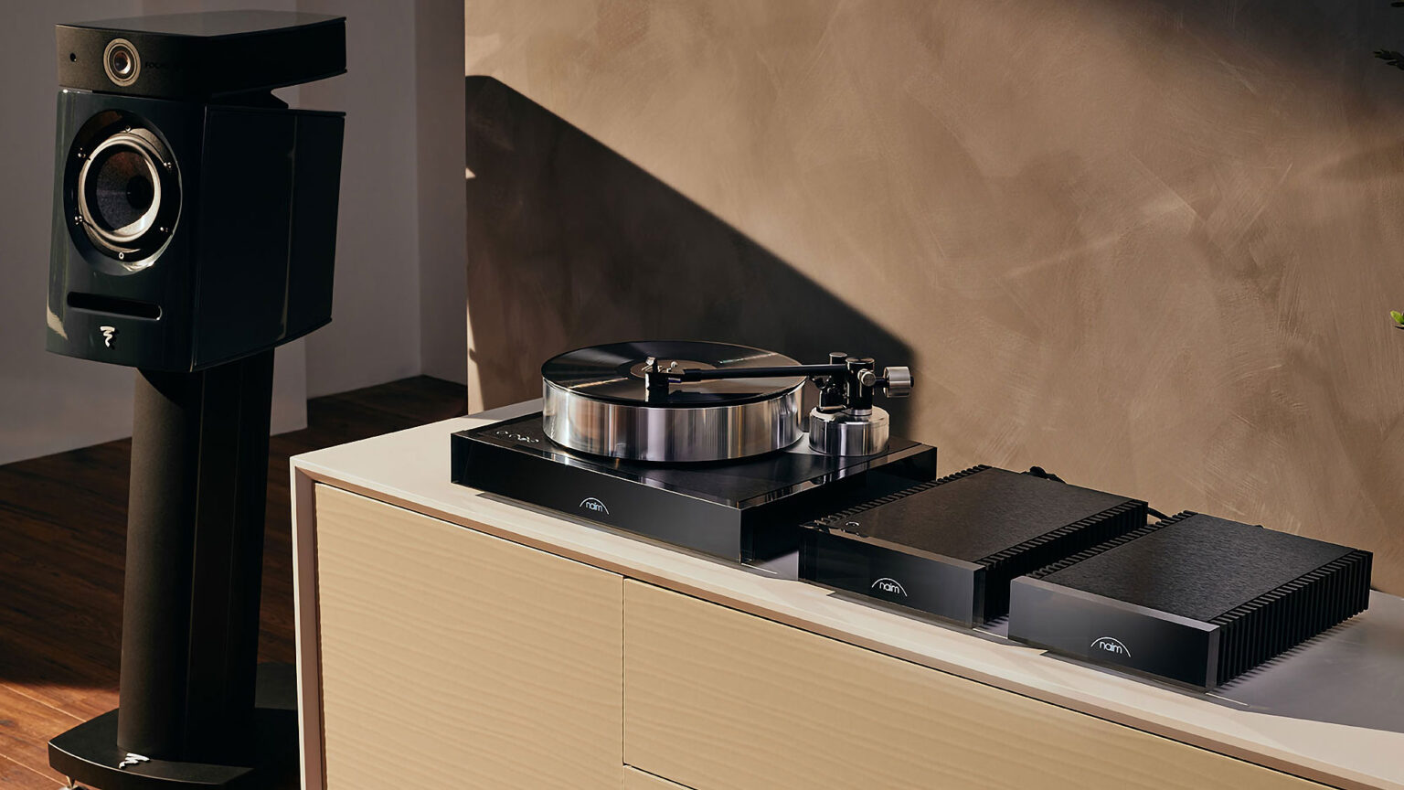 Naim Audio Solstice Special Edition Turntable: For Those Who Swear By ...