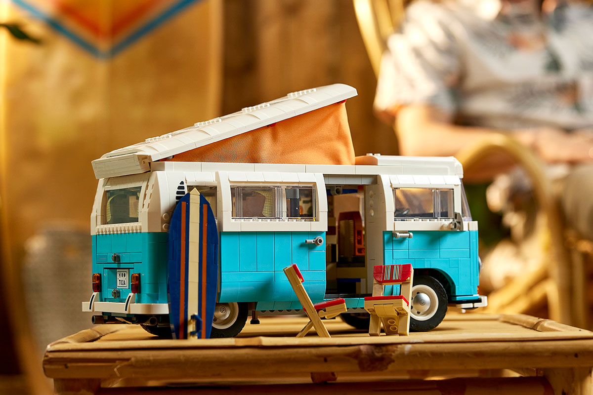 LEGO 10279 Volkswagen T2 Camper Van: Relive Your Hippie Days, LEGO Style