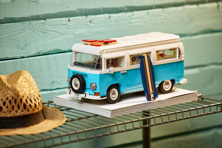 LEGO 10279 Volkswagen T2 Camper Van: Relive Your Hippie Days, LEGO Style
