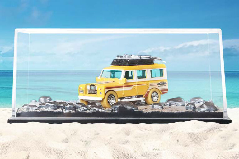 Matchbox ’65 Land Rover Gen II Safari Die-cast Car Comes With Rock ...