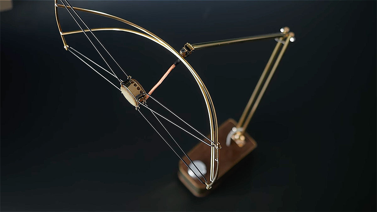 This DIY Suspended Microphone Oozes With Retro Vibe