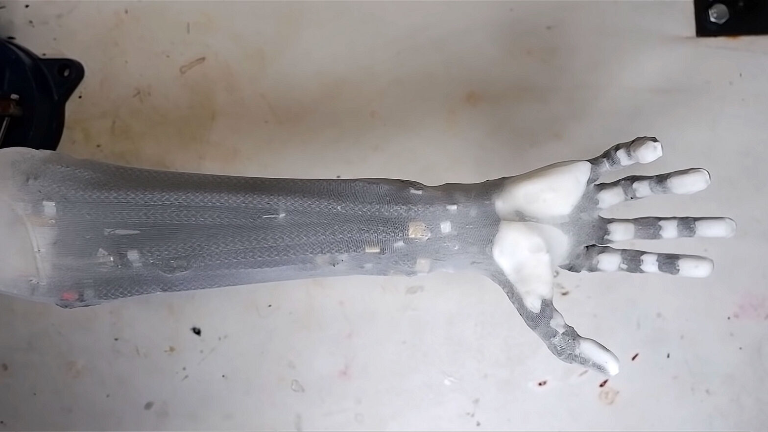 Man Developed Artificial Muscles Robotic Arm With Full Range Of Motion