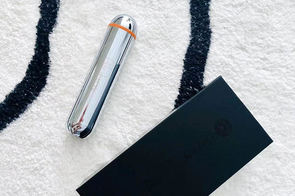 Rod-shaped Vibrating Power Bank May Give Some People The Wrong Idea