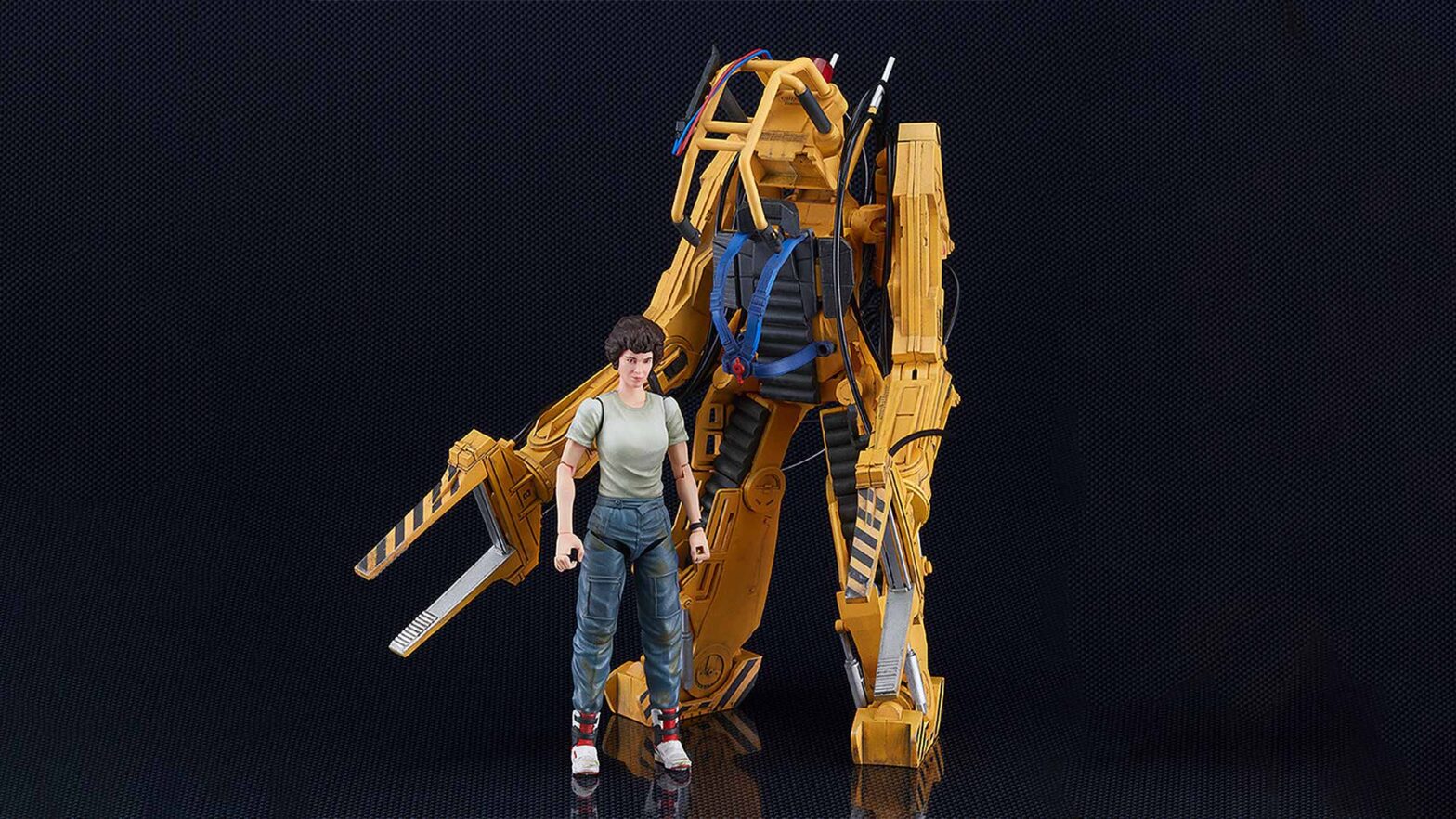 Moderoid Power Loader Model Kit Comes With A Removable Ellen Ripley ...