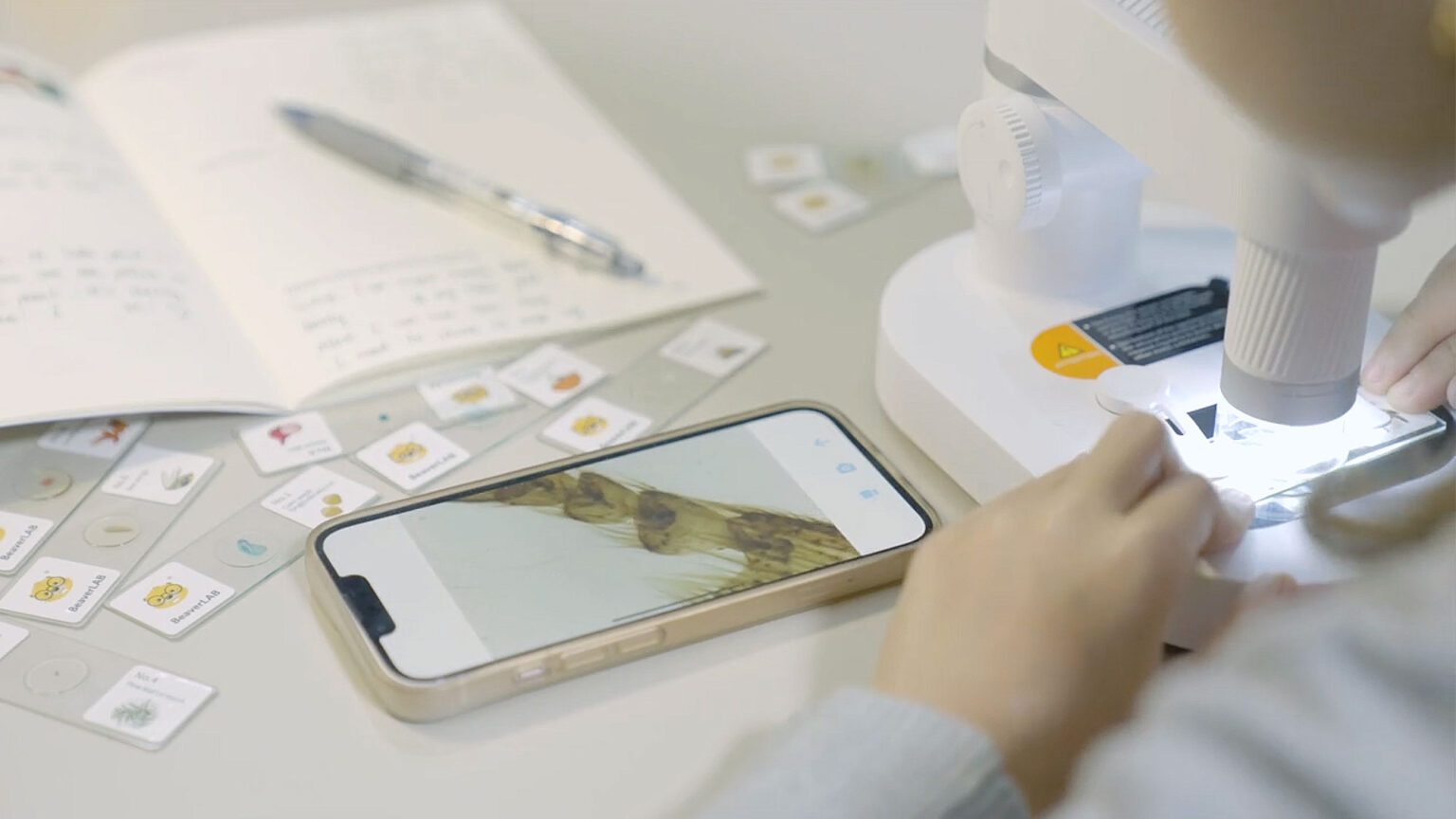 BeaverLAB Pro Microscope: Microscope Reimagined (It's Pocketable!)