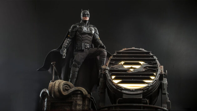 Hot Toys The Batman Batman And Bat-Signal Collectible Set