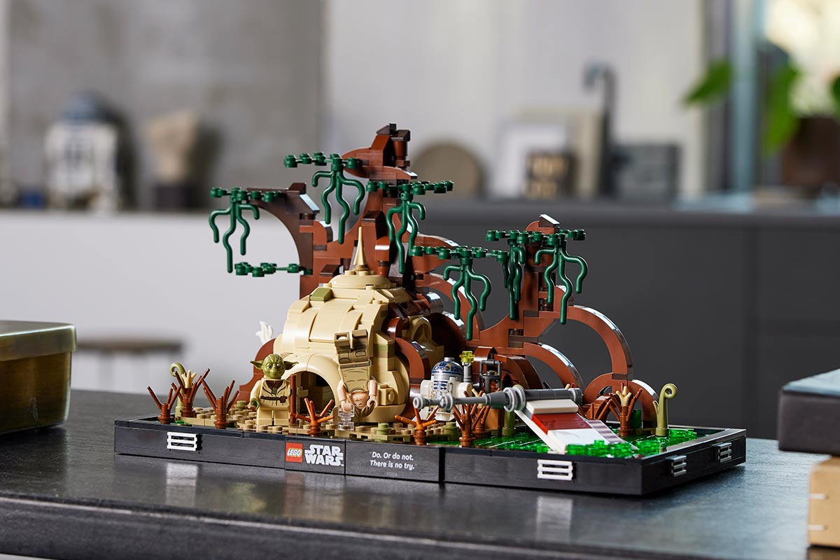 LEGO Star Wars Diorama Building Sets Let You Recreate Iconic Star Wars ...