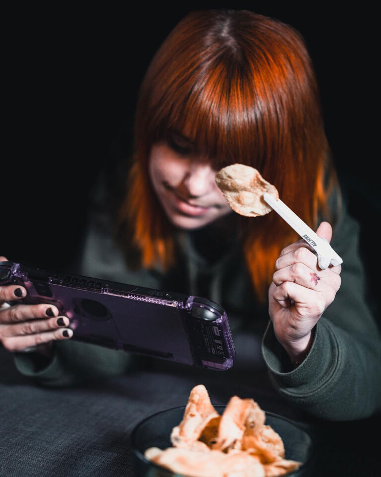 SNACTIV Fingers Chopsticks For Mess-Free Snacking When Playing Games