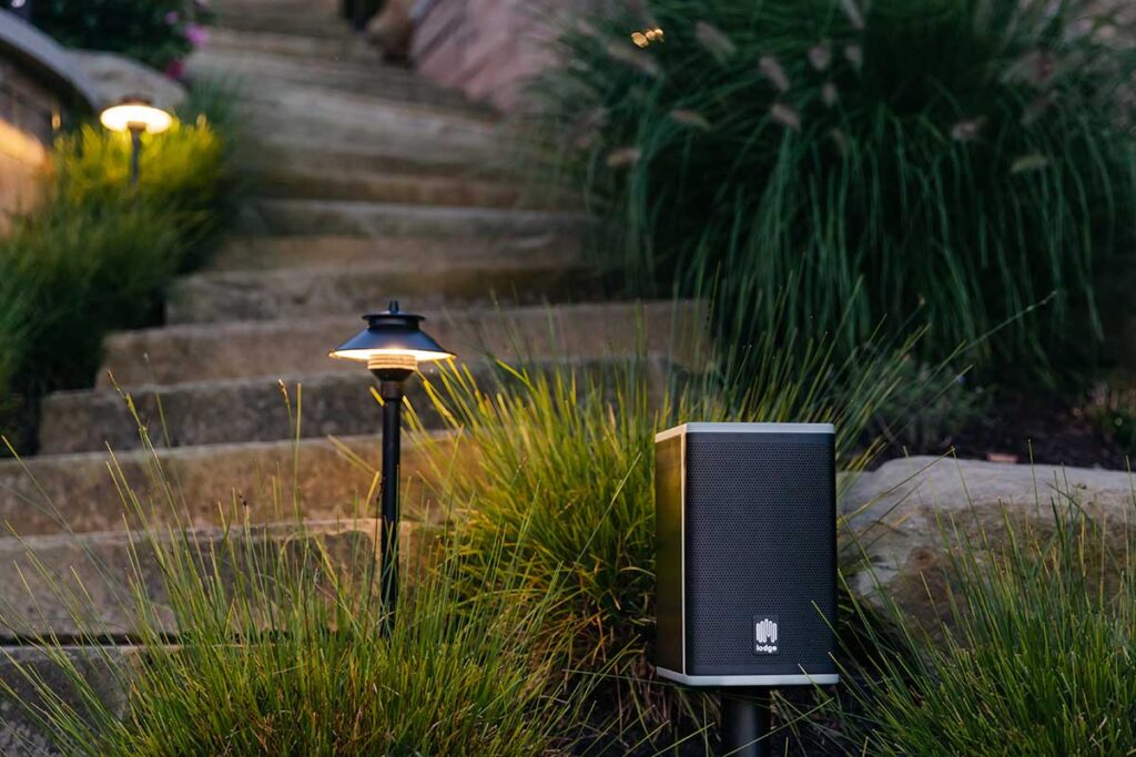 Lodge Solar Powered Speakers: It Is Completely Cable-free, Thanks To ...