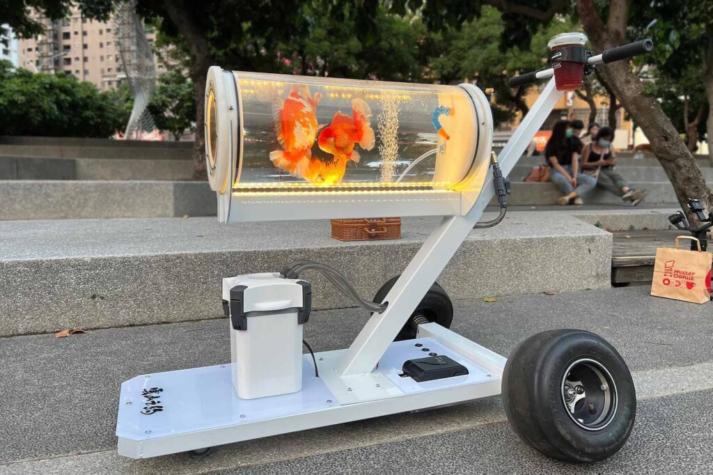 Taiwan Man Made A Fish Tank Trolley So He Can Take His Pet Fishes For A ...