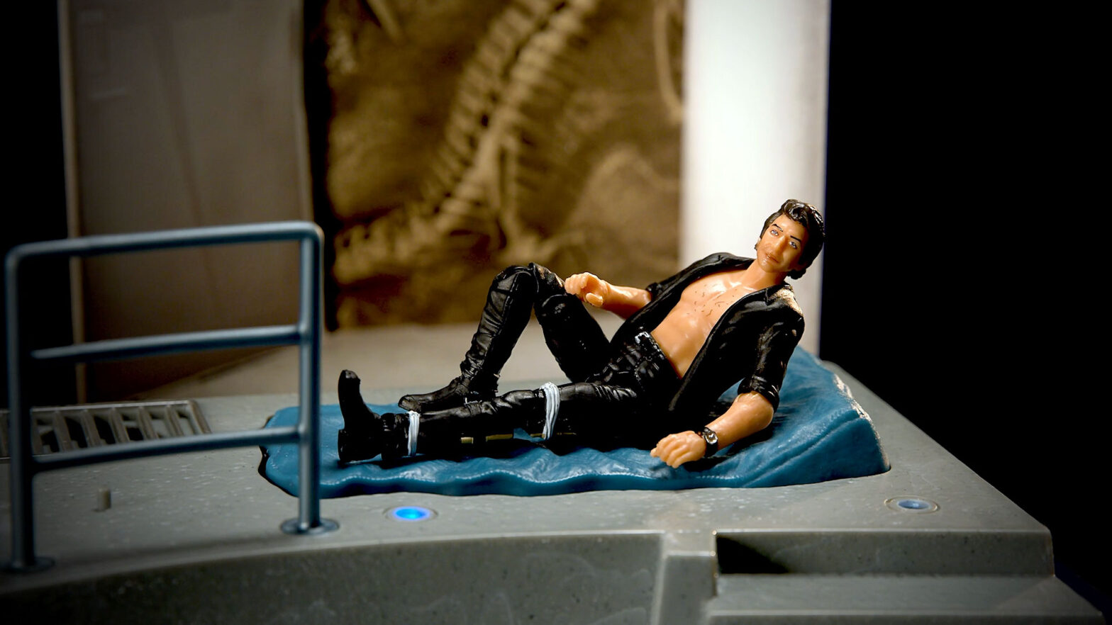 Jurassic Park's Shirtless Dr. Ian Malcolm On Bed Is Now Toy Money Can Buy