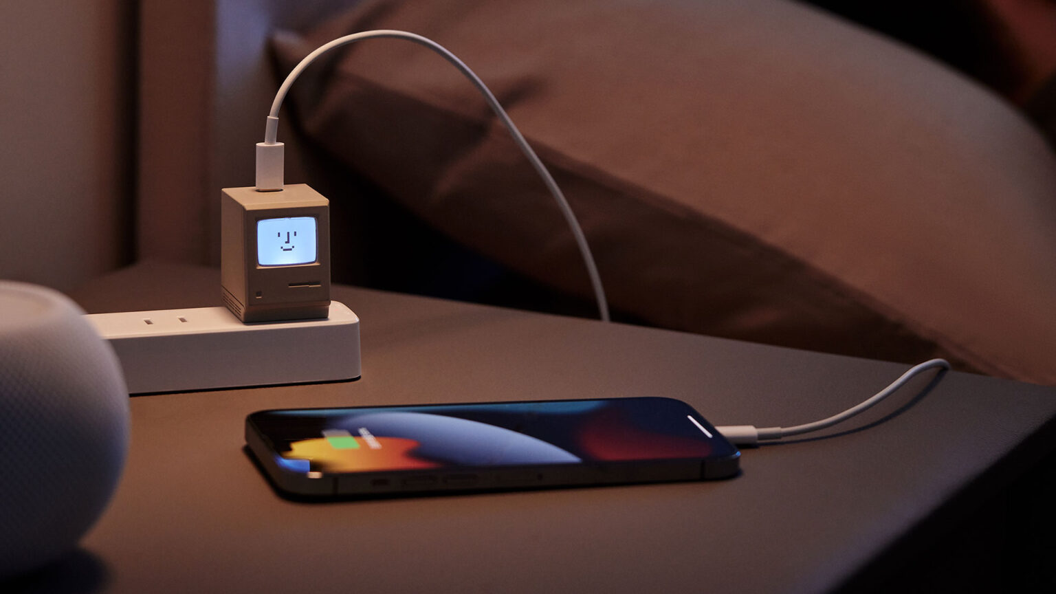 Shargeek Retro 35 GaN Charger Pays Homage To The Classic Macintosh