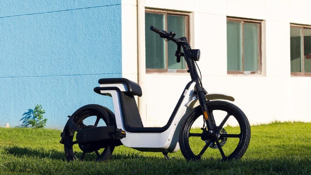 Muji x Sundiro Honda Electric Bicycle: Made By Honda, Designed By Muji