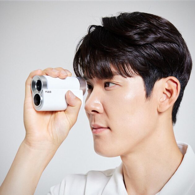 R2G Mate1 Golf Rangefinder Lets You Help Another Golfer Check The Range ...