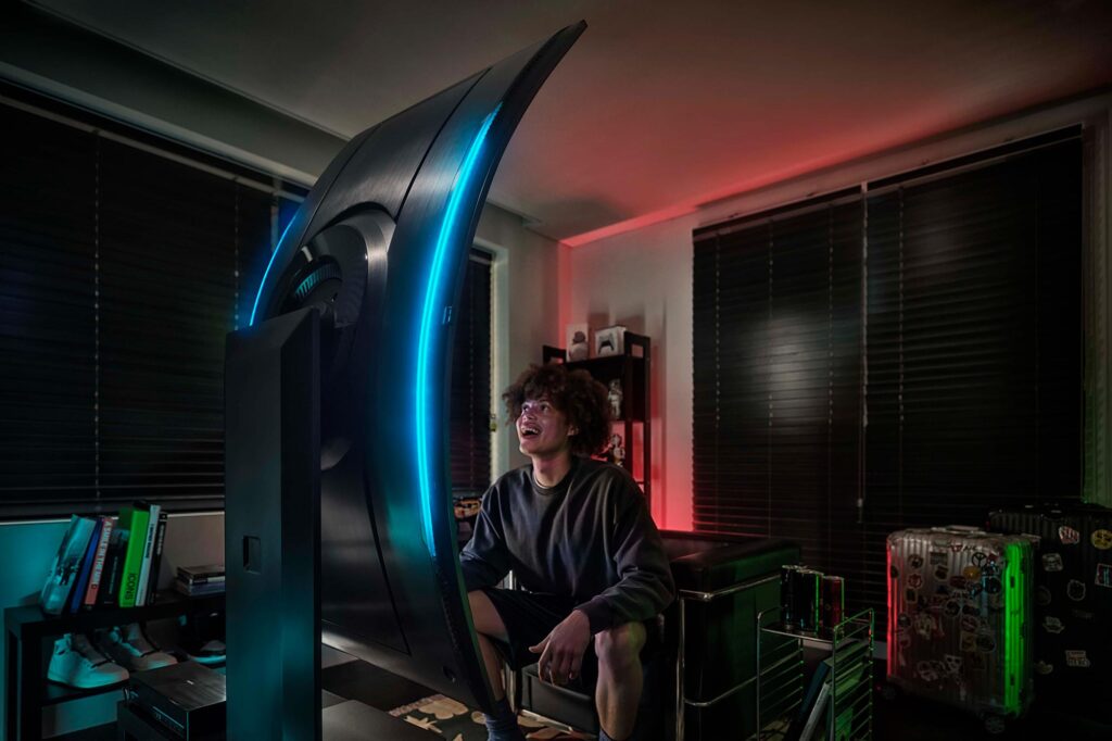 Samsung 55-inch Odyssey Ark Is A Curved Gaming Monitor That Does ...