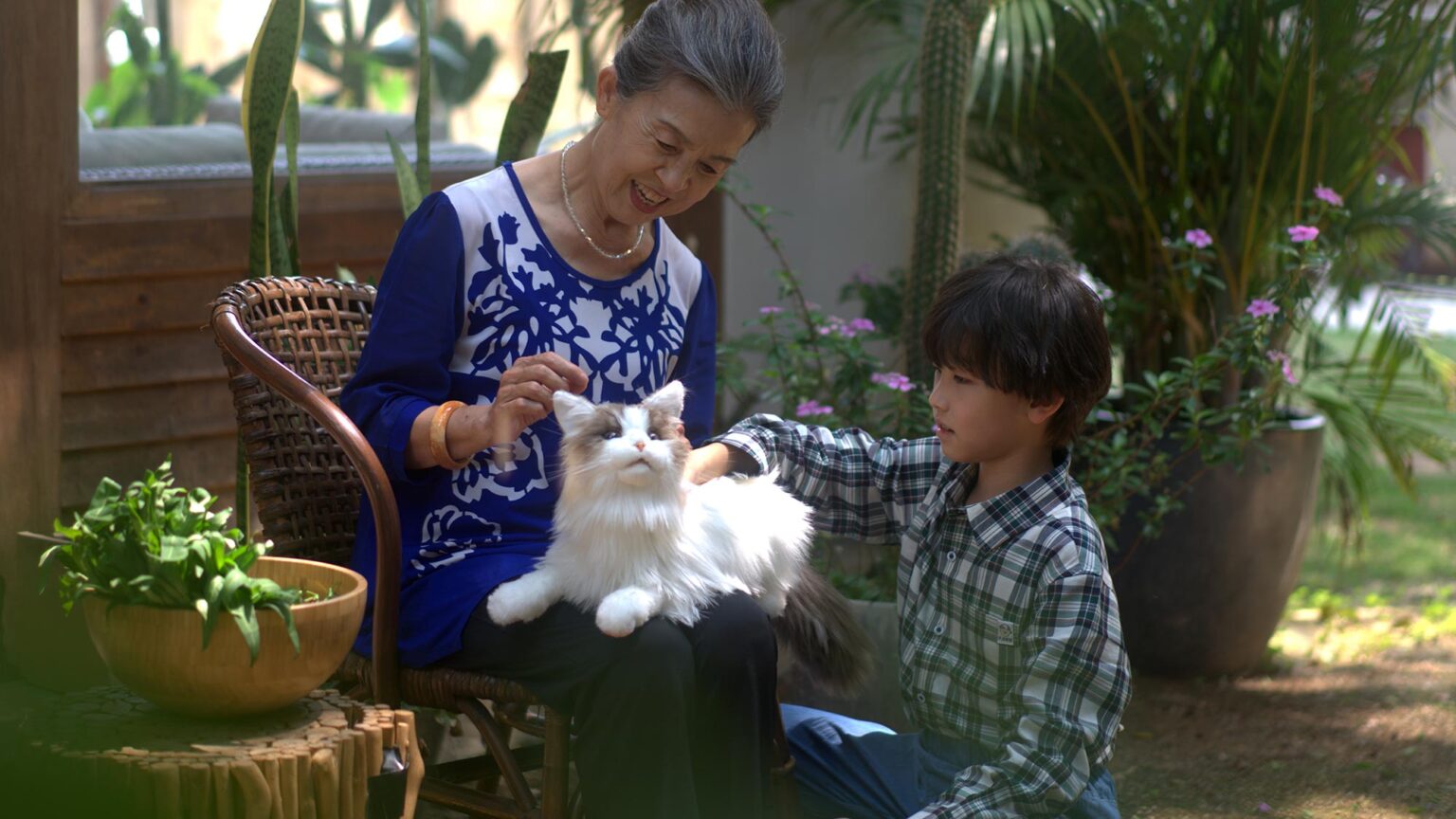 MetaCat AI-powered Robot Cat Takes Realism To The Next Level LED Screen Eyes