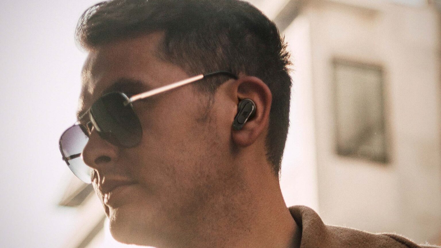 JBL Tour PRO 2 TWS: Did JBL Put A Smartwatch Screen On A Charging Case???