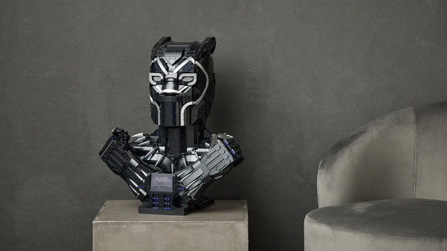 LEGO Marvel Black Panther (76215) Set: Wakanda Forever For $350